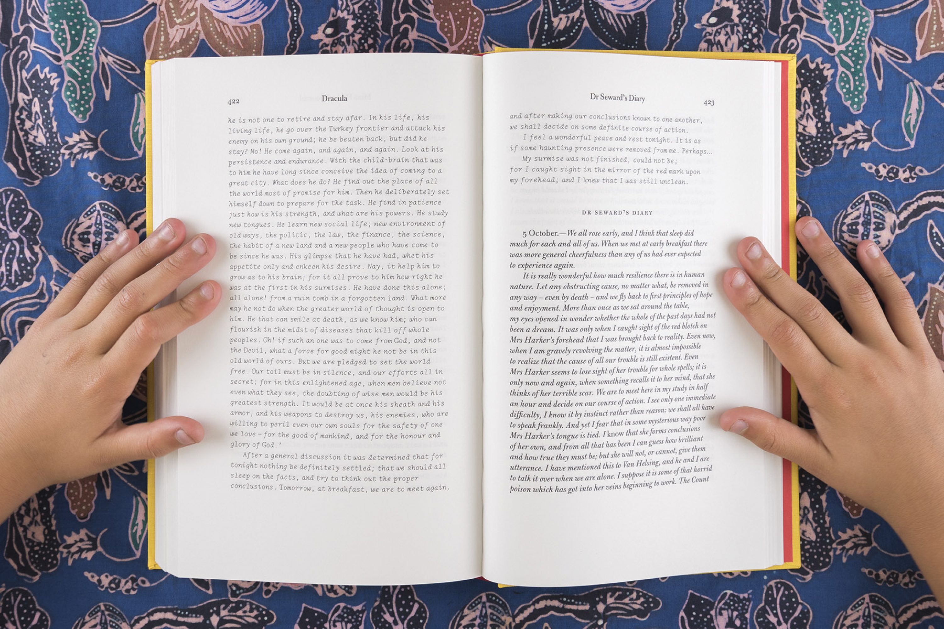 Dracula | Familiars | Four Corners Books