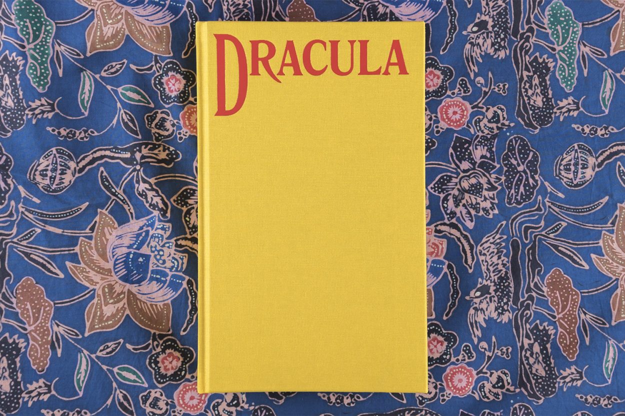 Dracula | Familiars | Four Corners Books